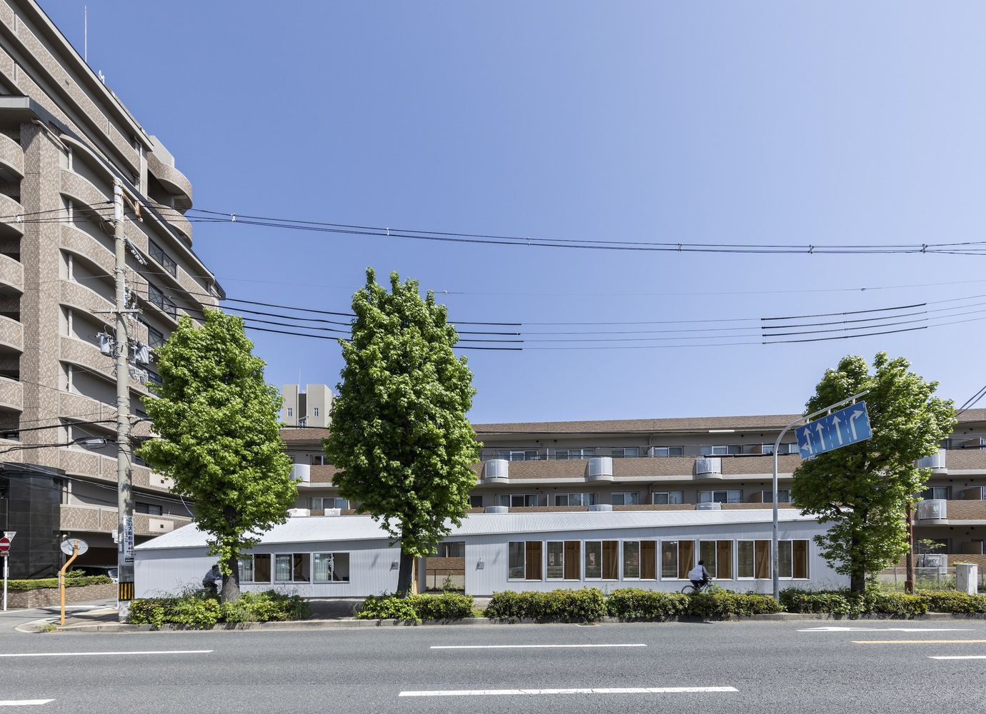 YOKONAGAYA Beauty Salon Displays Innovative Design From the Vibrant ...